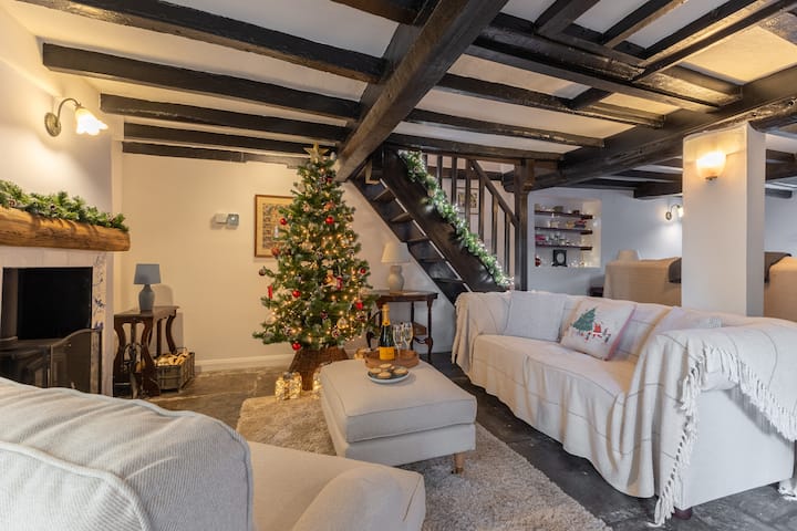 Honeystone Cottage | Stanton Broadway | Sleeps 9 - Broadway