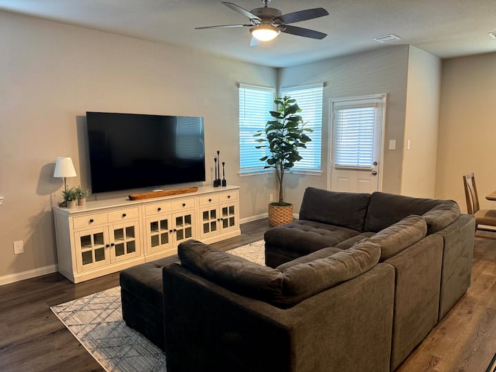 Modern Comfort With Texas Charm - Bryan, TX