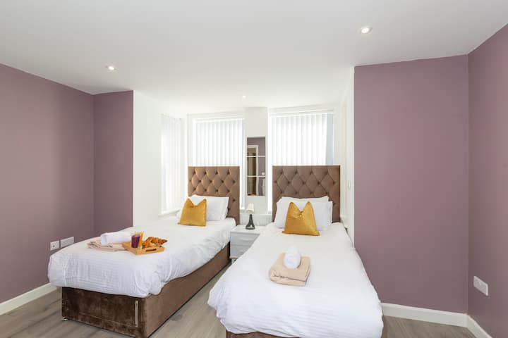 The Phantom, Ideal For Jr Hospital & Oxford B Uni - Oxford