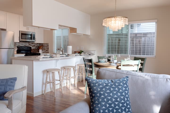 Low Tide - Stylish Mid Peninsula Family Retreat - Newport Beach, CA