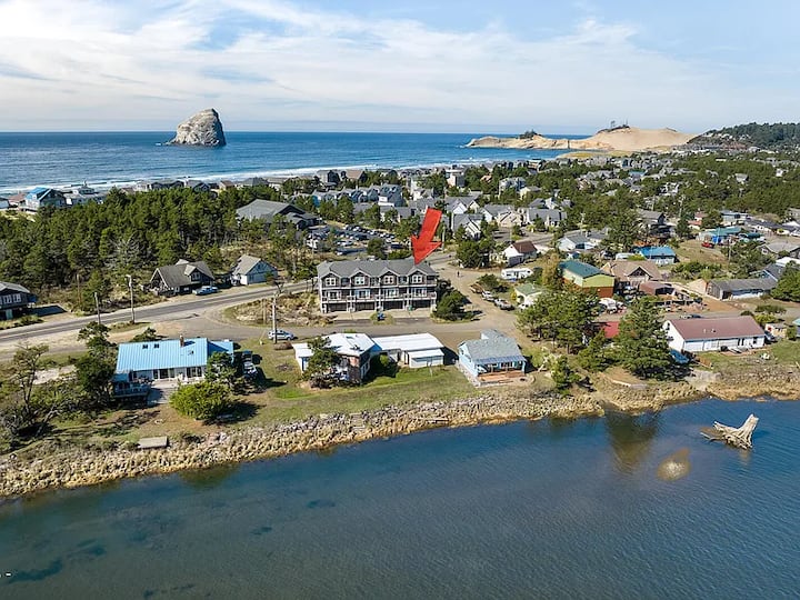Tide & Timber Townhome - Pacific City, OR