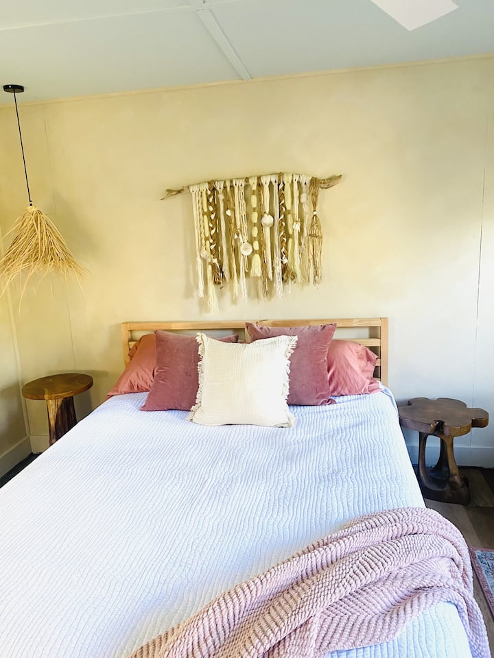 Rustic-chic Grand Beach Getaway - Manitoba