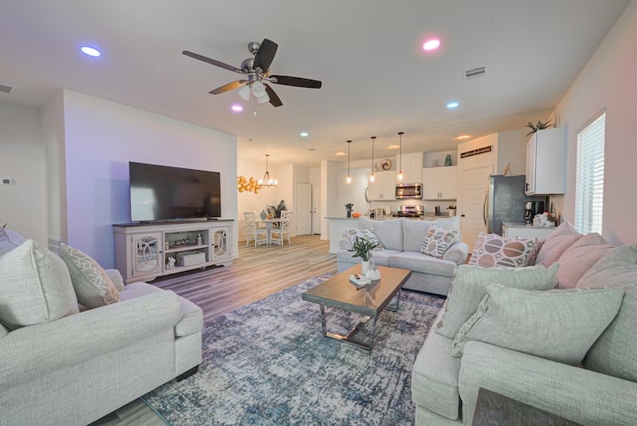 Relax & Unwind Lakefront Bella House-park And Pool - Baton Rouge, LA