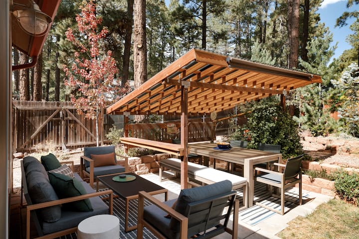 Family-friendly Entertainment + Gorgeous Backyard! - Flagstaff, AZ