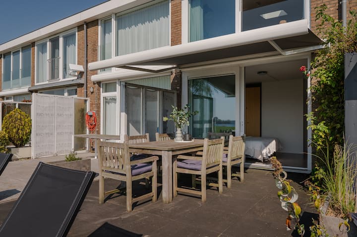 Charming Holiday Home By The Water - Kamperland