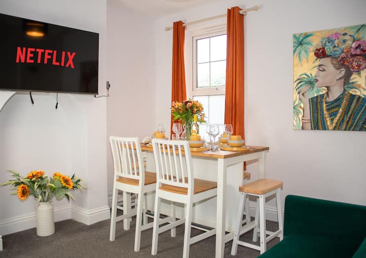 Charming 5-bed Victorian House - Worcester