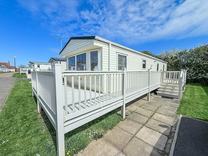 Caravan With Decking & Wifi In Norfolk Ref 50053k - Hemsby