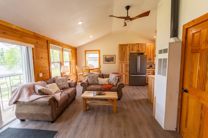 Farm Retreat! Waterfront Cottage With Firepit 2 - Lake Wissota, Chippewa Falls