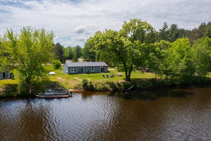 Farm Retreat! Waterfront Cottage W/dock &Firepit 2 - Fall Creek, WI