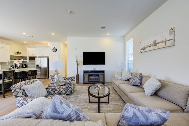 Exquisite & Cozy 4-bed Home, Sleeps 5 In Katy, Tx! - Katy, TX