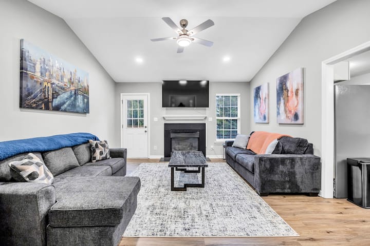 Cozy Modern Home | Prime Location | Sleeps 8 - Lewisville, NC