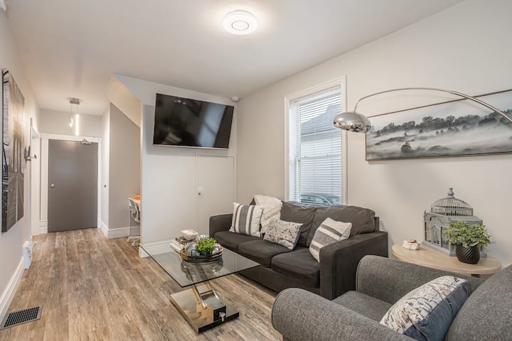 Wortley Village Stunning 2 Bed - London