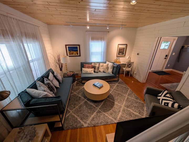 2 Blocks To Downtown Fun | Perfect For Groups - Decorah, IA