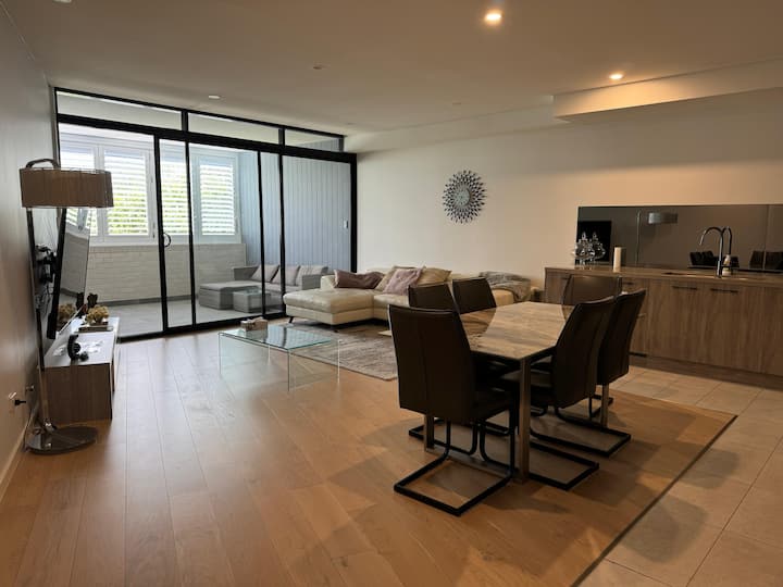 2 Bed 2 Bath 1 Car  Accommodation - North Sydney