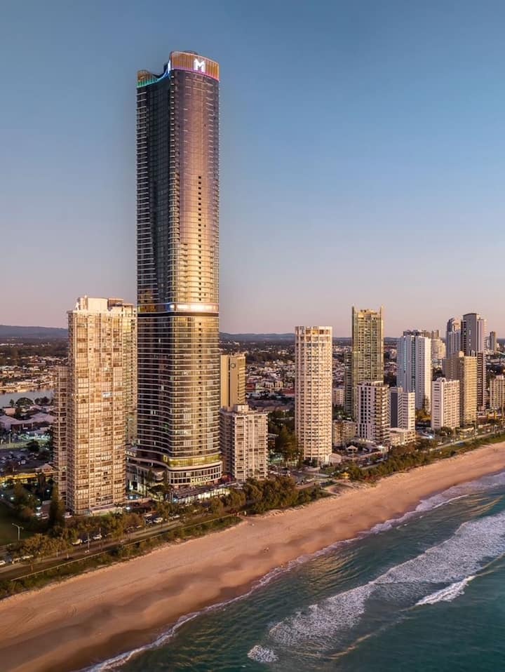 Beachfront Surfers Paradise - Gold Coast