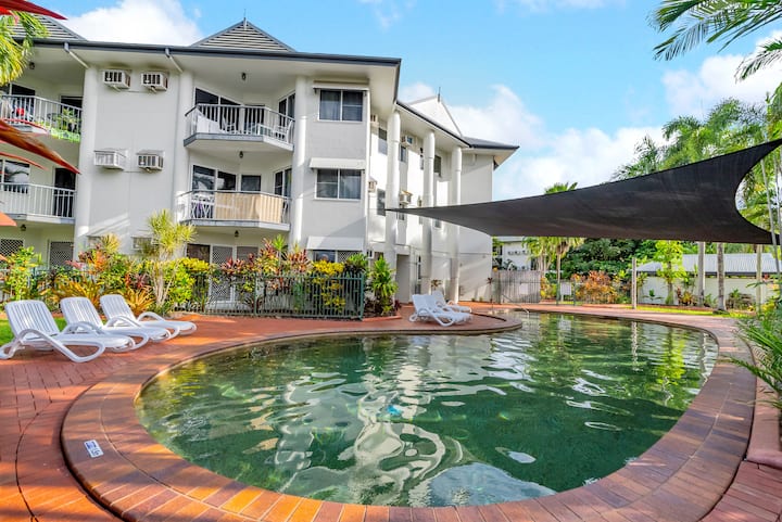 Leafy Solace—a Contemporary Cairns City Hideaway - Cairns