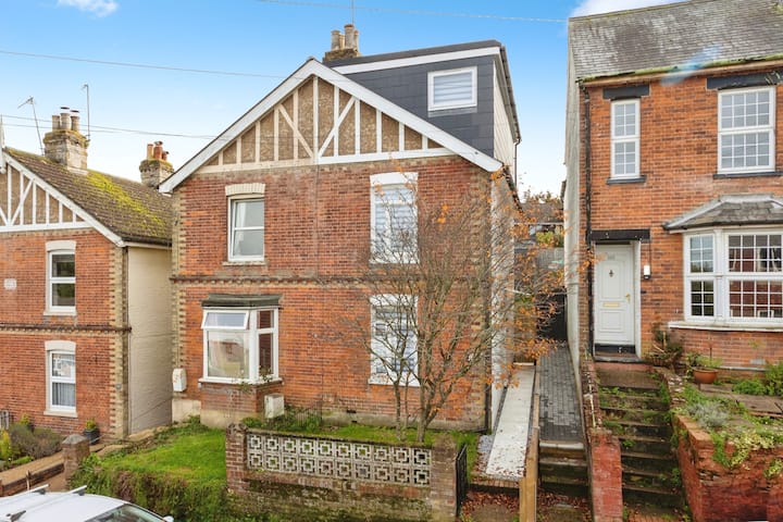Modern House In Tonbridge Town Centre Sleeps 12 - Tonbridge