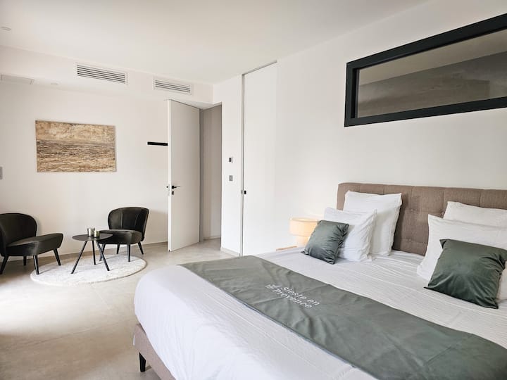 Suite 4p. , 2 Chambres Et Jacuzzi - Sillans-la-Cascade