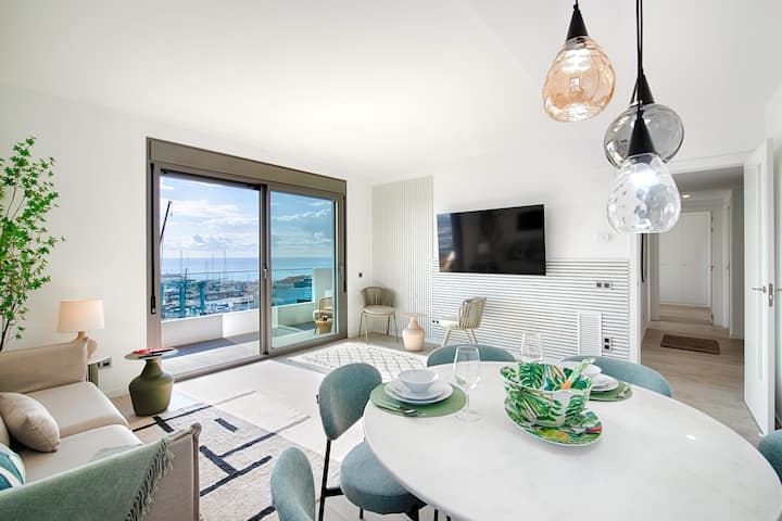 Family 3 Bedroom Sea-side Apart - Badalona