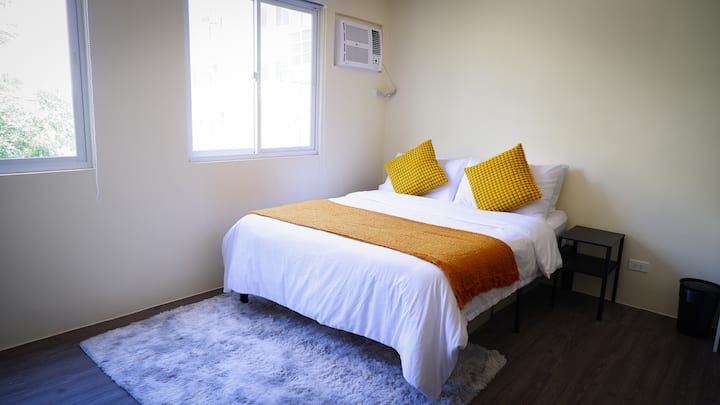 Spacious, Serene Condo - With Pool Access - Calamba