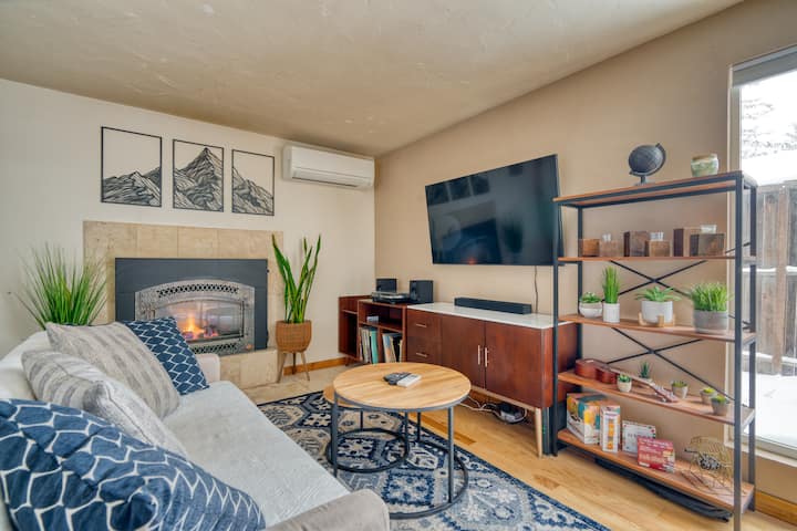 Cozy Mid-century Getaway Near Downtown - Bend, OR