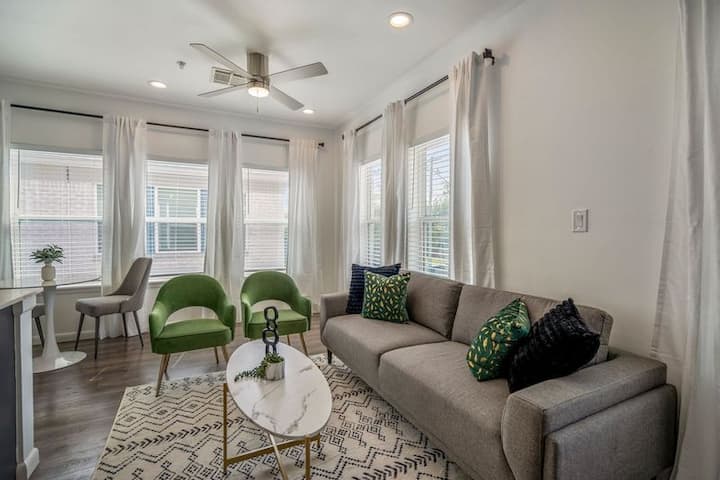 Comfy Studio With Private Parking Near Tx Med Ctr - Houston, TX