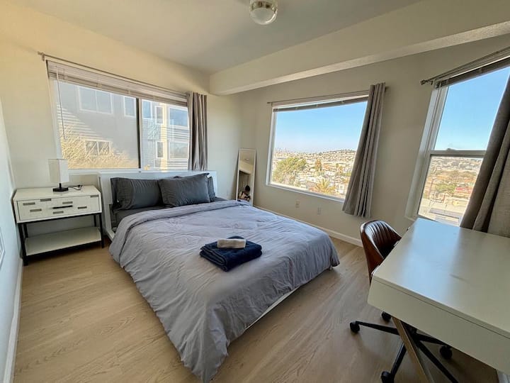 Brand New Bedroom W/ Private Bath -City&ocean View - Brisbane, CA