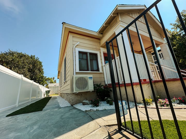 5 Min Drive To
Mission Inn-
2 Bedroom - Riverside, CA