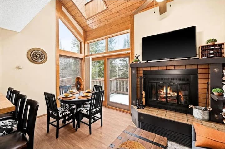 Ski-in/ski-out Lutsen Townhome -Pool+fitness+sauna - Lutsen, MN