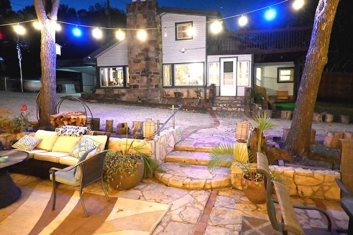 Lake Area Loft Ranch Cabin & Entertainment Patio! - Fall River State Park, Toronto