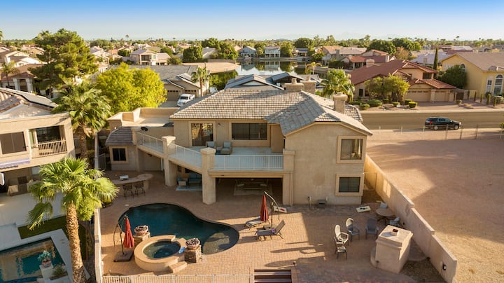 Spectacular Lake House Retreat - Glendale, AZ