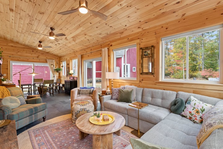 Cottage In The Pines | Lakeside + Sauna + Hot Tub - Maine