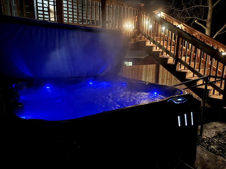 Hot Tub | Fire Pit | Two Kitchens | E-bike Rentals - Moscow, ID