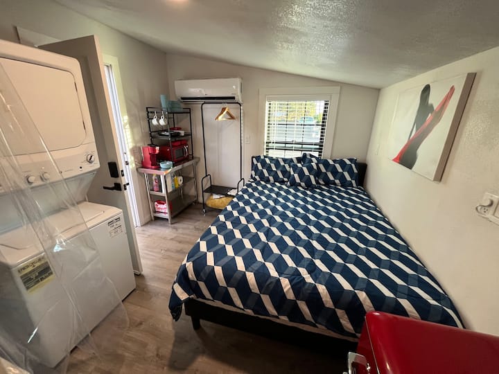 Downtown Huckleberry Bungalow W/fenced Yard & Ac - Flagstaff, AZ
