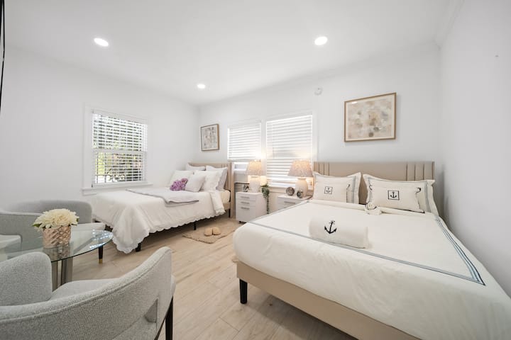 Group-friendly 3br Home W/parking | K-town & Dtla - Beverly Hills, CA