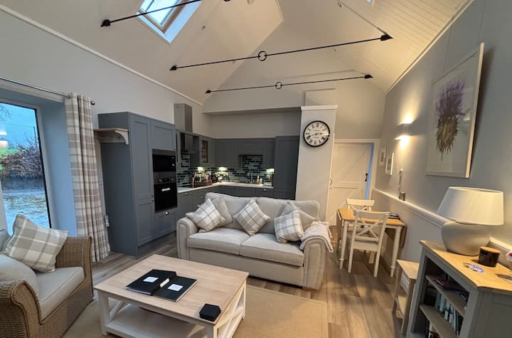 Stable Cottage - 1 Bedroom 
Luxury New Conversion - Lockerbie