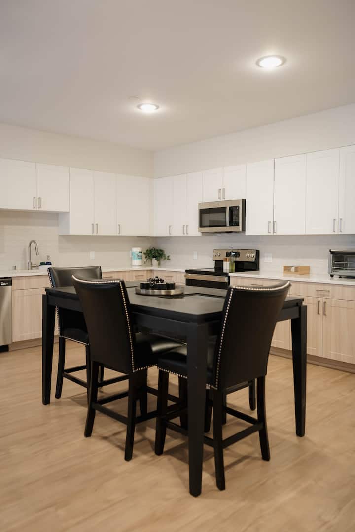 Penthouse Suite Style 2bed 2bath - Albuquerque, NM