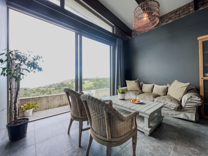 Surfari Lodge & Resort In Victoria Bay (Room 20) - Wilderness