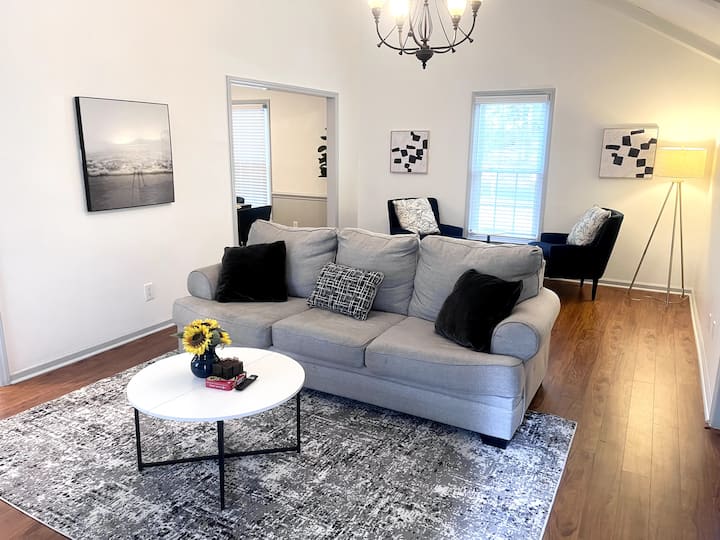 Modern Ranch W/fire Pit | Dogs Welcome - Piper Glen Drive – Charlotte