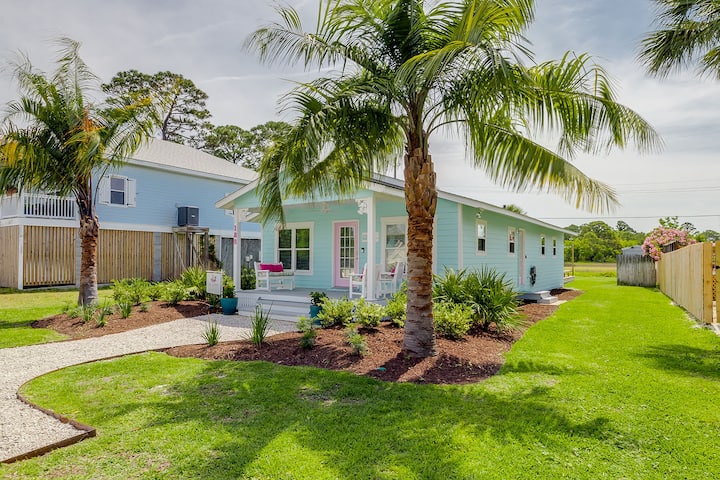 Pink Flamingo Cottage  With Marsh/creek View - Tybee Island, GA
