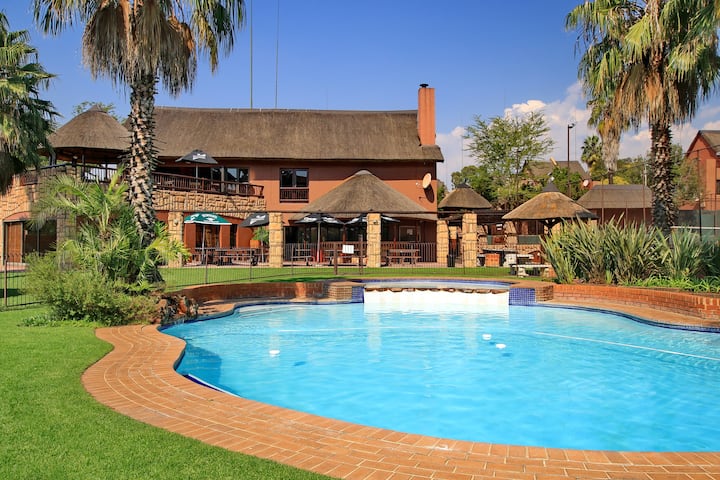 Exquisite 2 Bedroom Townhouse - Sandton