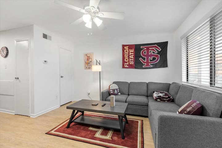 1 Bedroom Fsu Themed Condo Shadowing Doak - Tallahassee, FL