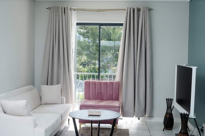 Secure & Stylish 2-bed Modern Apt In Sandton - Edenvale
