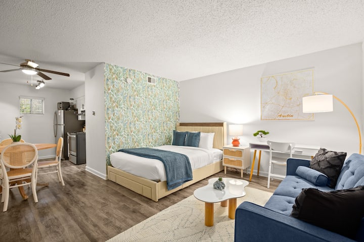 Modern & Cozy ~ Close To Acl & F1 Ready! ~ Parking - Austin