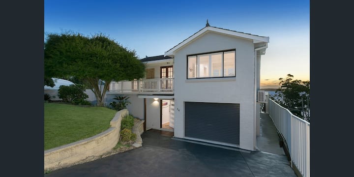 Large Family Home You Will Love.
Pet Friendly - Newcastle