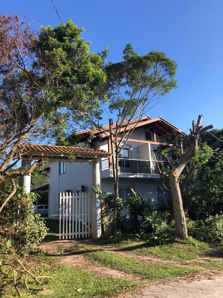 Casa Em áRea Verde A 200 Mts Da Praia - Governador Celso Ramos