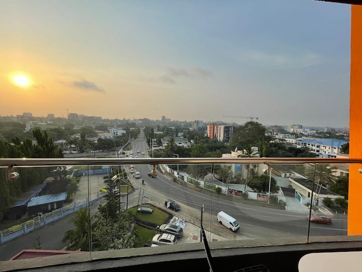 Bright & Airy 2br |Nr Airport| Great View - Accra
