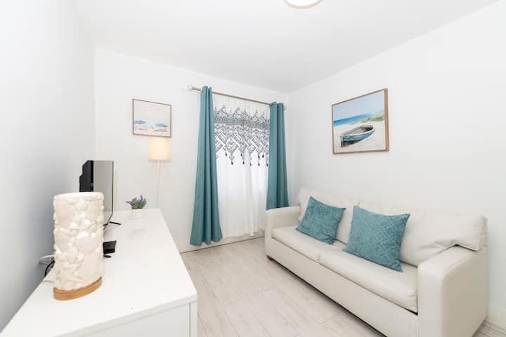 Oceanfront One Bedroom  With Pool And Free Beach - Miami Beach, FL