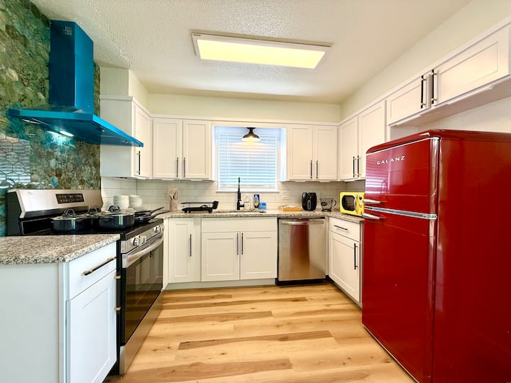 Capitol Comfort 3br | Near Ev Charger | Downtown - Oklahoma City, OK