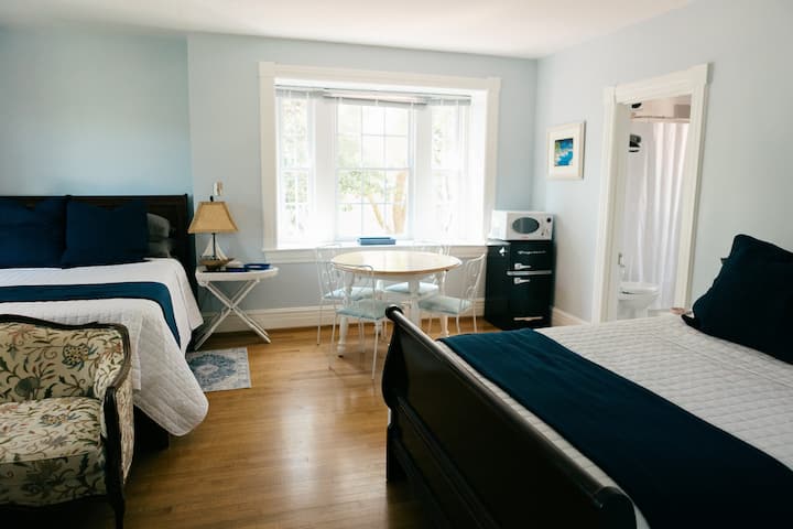 Carriage House Inn Bed & Breakfast Capeside Room - Bald Head Island, NC